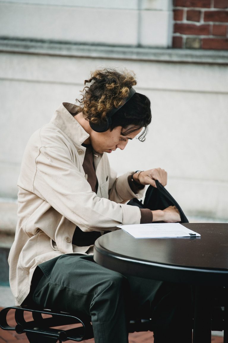 “Perder” Conjugation in Spanish: Let’s Get Lost!