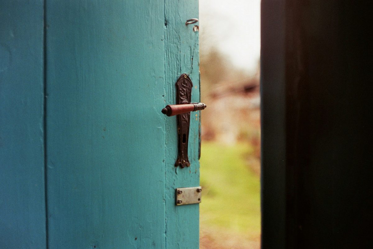“Abrir” Conjugation: Let’s Open Some Doors!